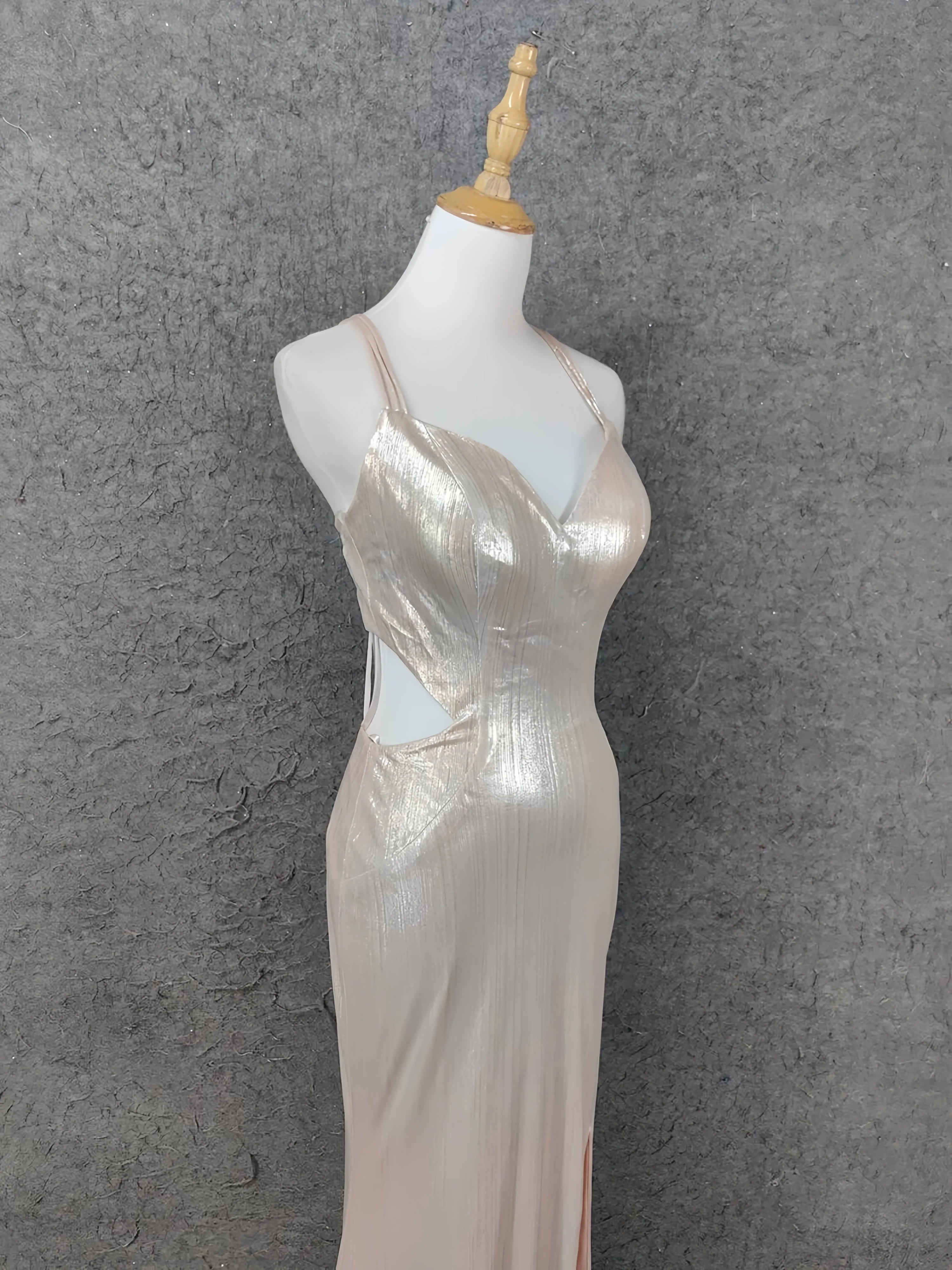 Shimmer Satin Gown With Plunging on Luulla